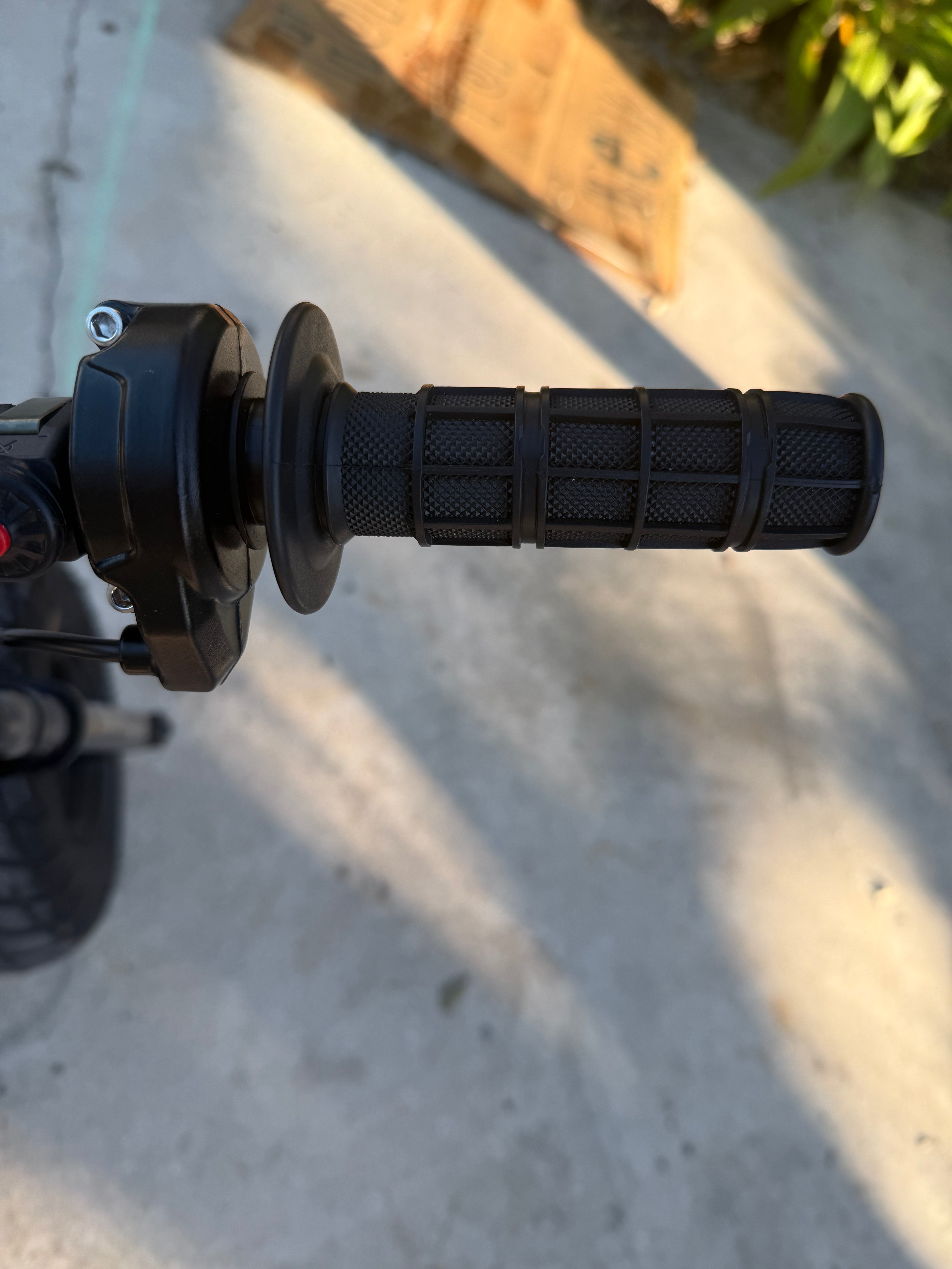 Ebox Plug and Play Surron Throttle – APEX RACING