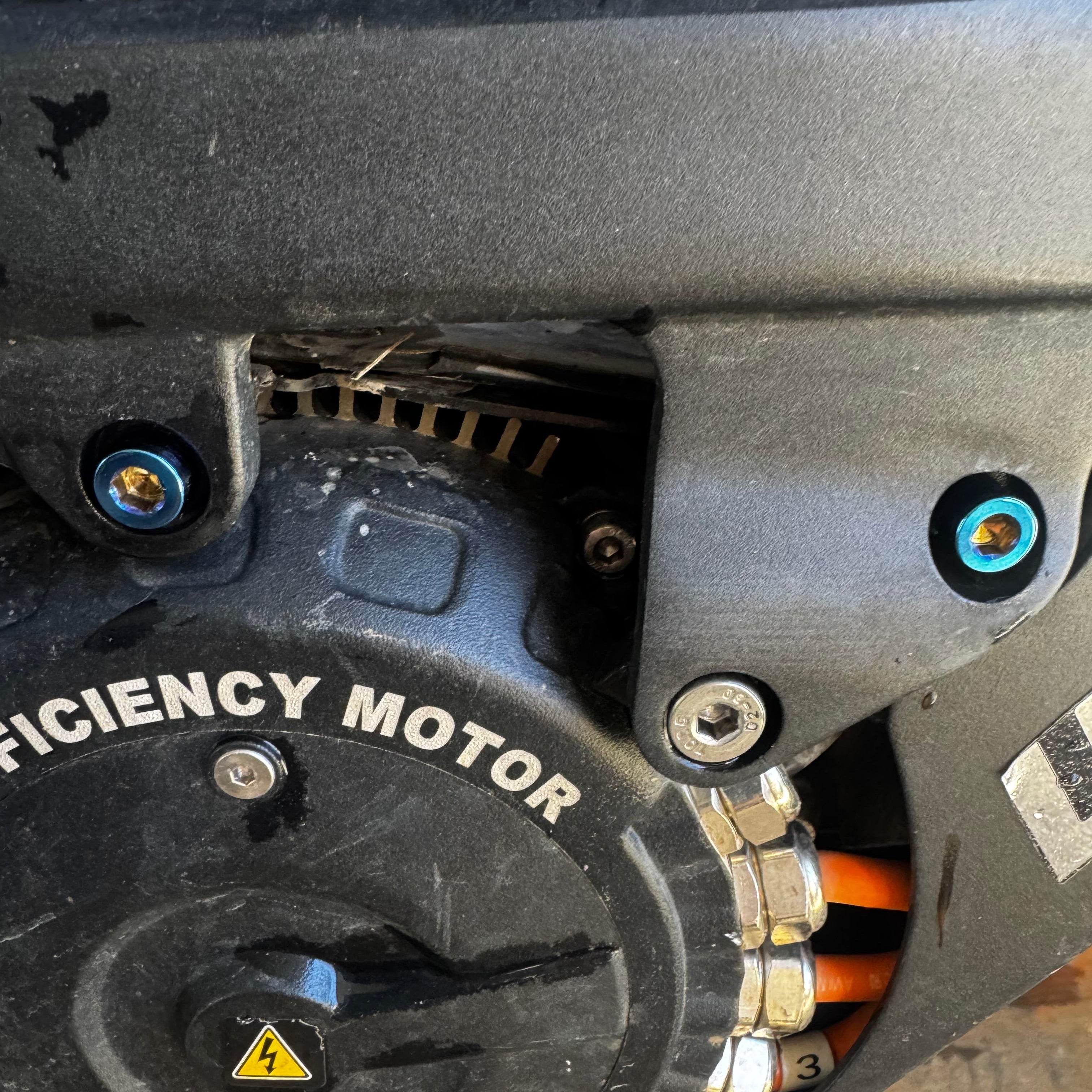 Titanium Battery tray mounting bolts – APEX RACING